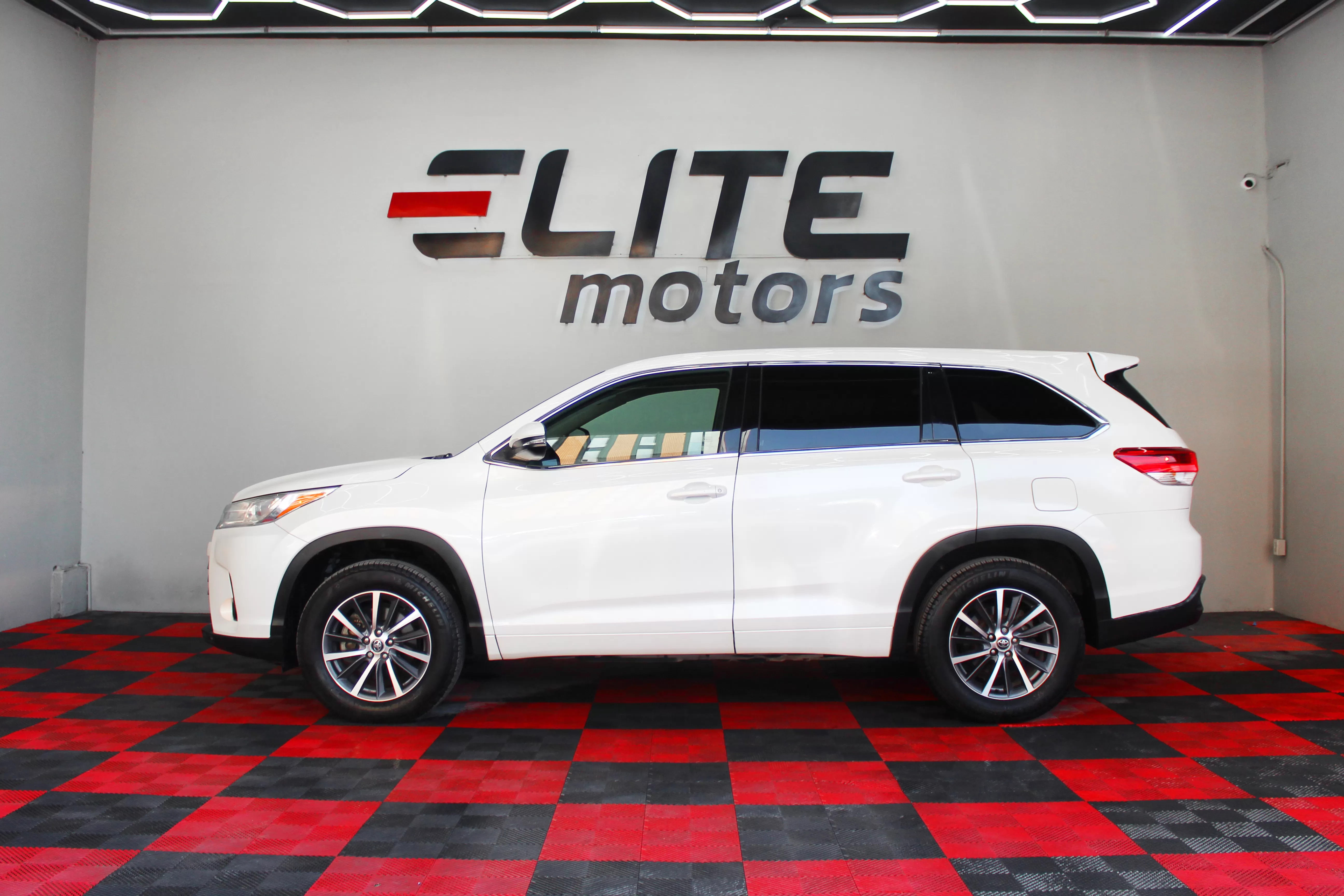 Toyota Highlander XLE 2017 - Elite Motors